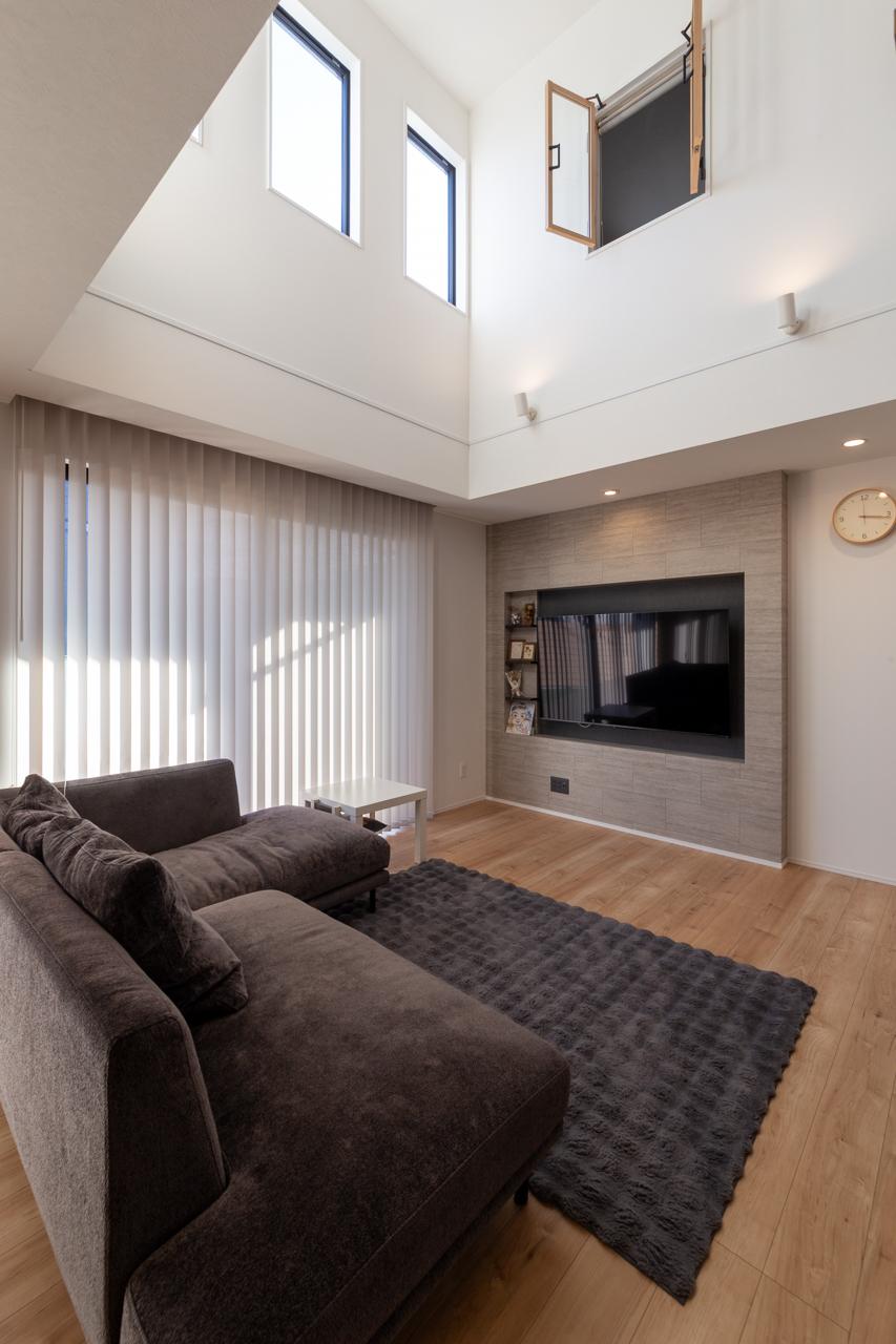 吹抜・鉄骨階段で開放感あるLDK | nexthouse｜高性能な注文住宅を安心の定額プランで